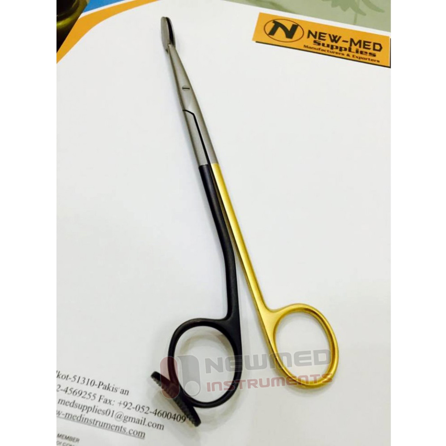 Trepsat spatulated-tipped dissection scissors | New Med Instruments